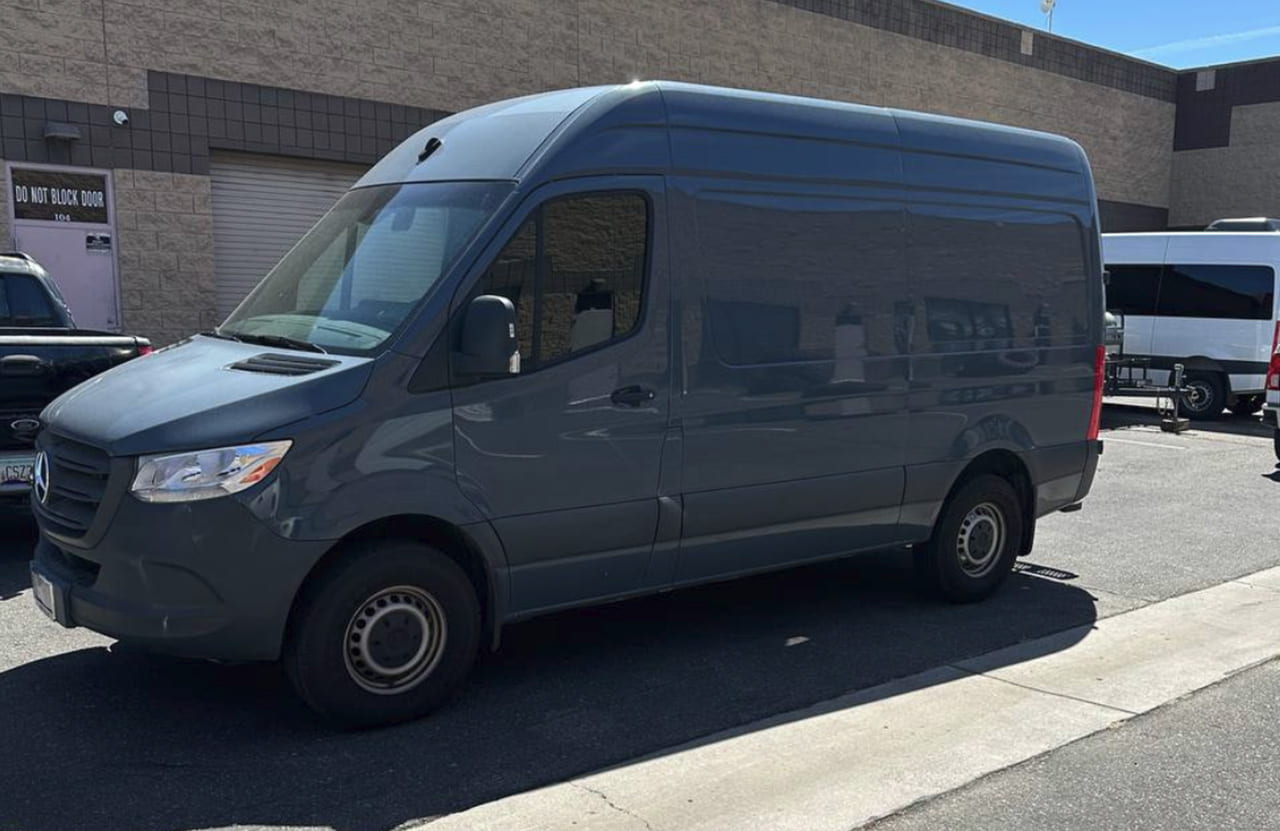 Short Cargo Sprinter van, 144 WB Compact | Rent a short Cargo Sprinter Van